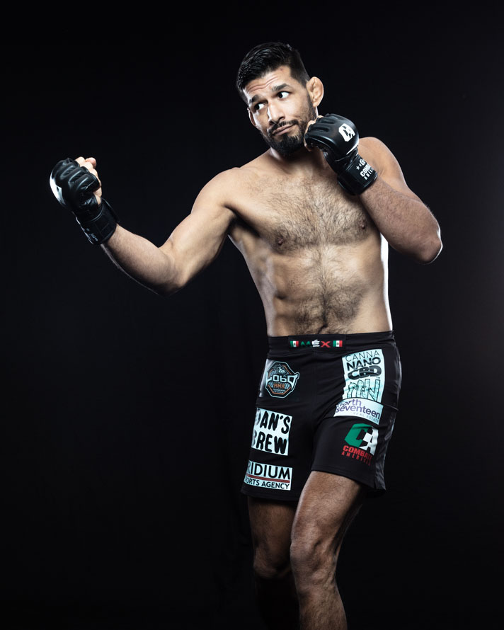 » Carlos Arana debuts inside la jaula