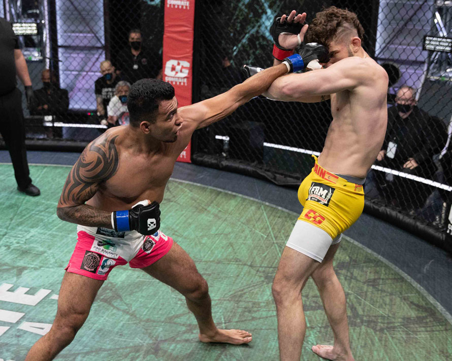 » Mexico’s Ivan Castillo defeats Marcos Lloreda by Split Decision